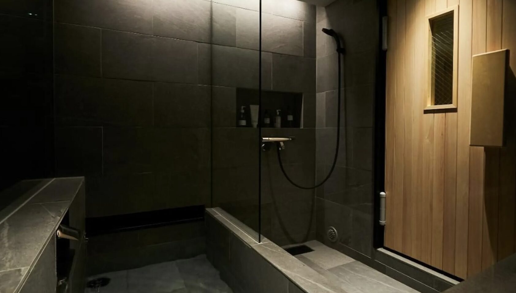 【2025保存版】カップルで入れる「東京」のプライベートサウナ付きホテルまとめ | private-sauna.net